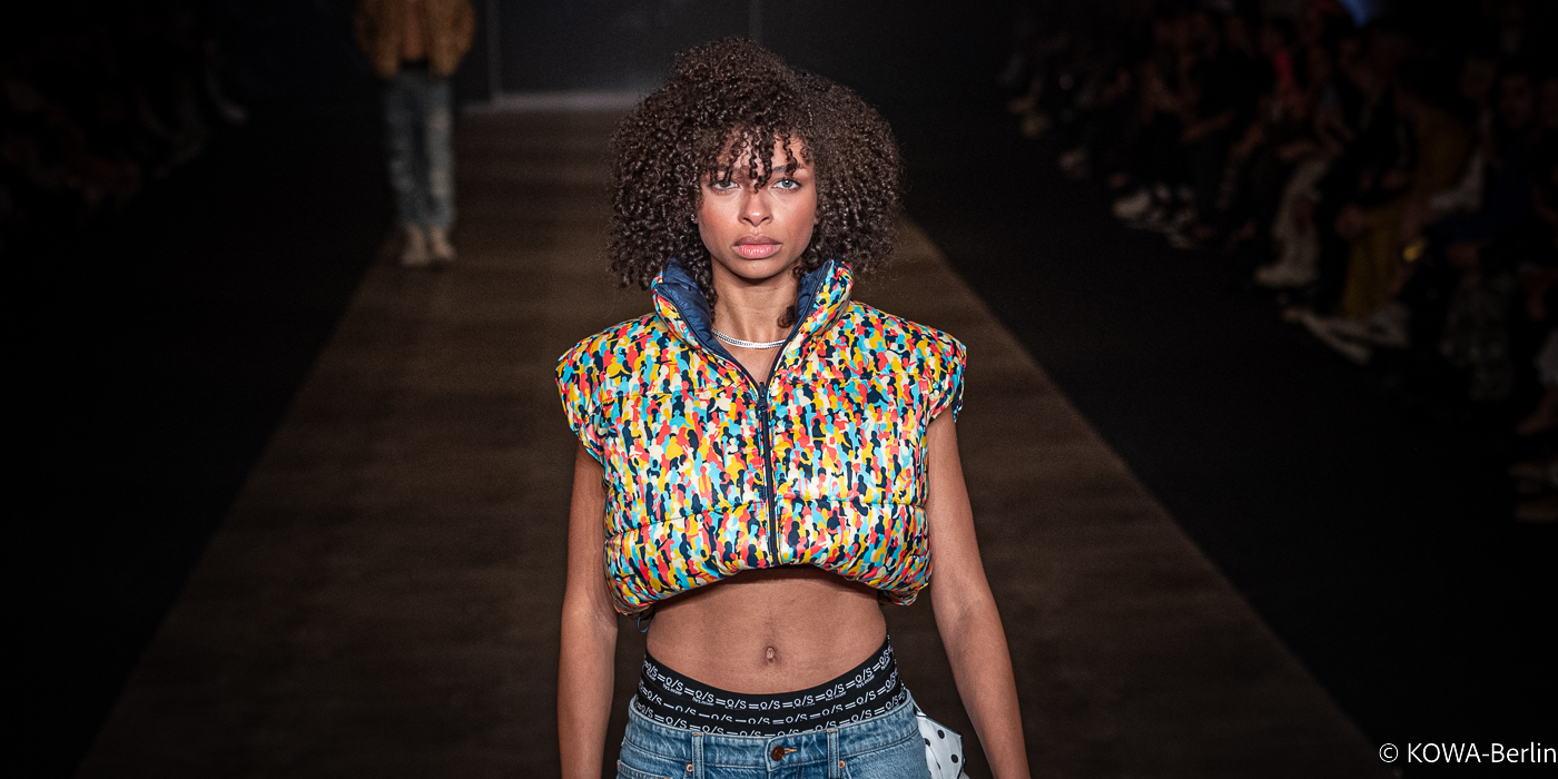 QS x BVG - s.Oliver zeigt BVG-Kollektion im Berliner Underground ...